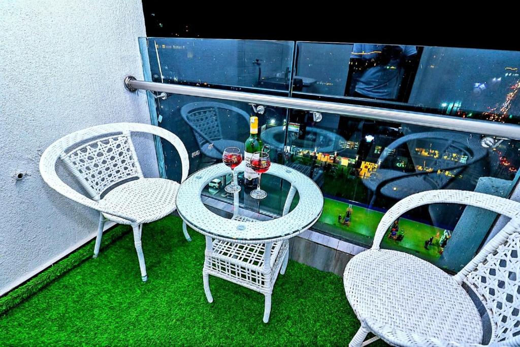 The lovely two bedroom apartment with swimming pool ,gym and all modern facilities in kilimani ...