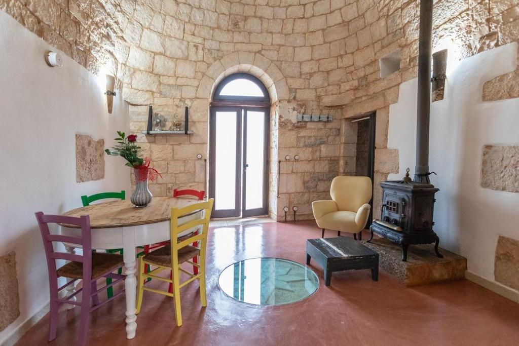 Trullo Franza con Jacuzzi - Salento Reservation, Torre Suda (precios ...