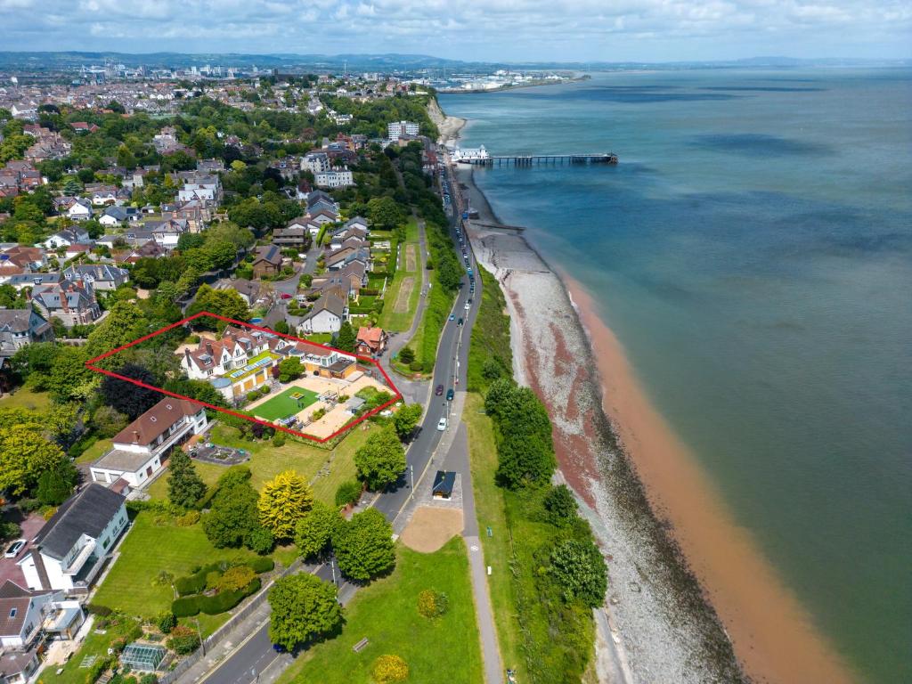 Holm House - Stylish Coastal Suites - Silures Bar & Restaurant On-site ...