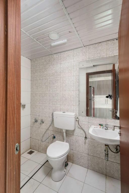 The Elite Apartment by Red Olive Near Aster CMI, Bangalore (updated ...