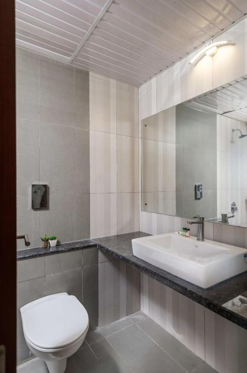 The Elite Apartment by Red Olive Near Aster CMI, Bangalore (updated ...