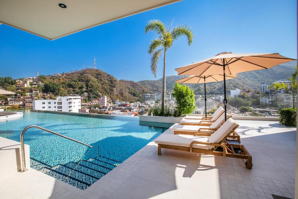 Artful 1BR in Romantic Zone, Pool, Bar and Hot Tub, Puerto Vallarta ...