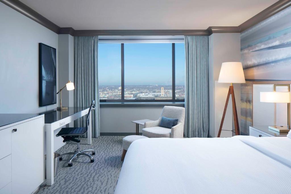 The Lofton Hotel Minneapolis, Tapestry Collection by Hilton ...