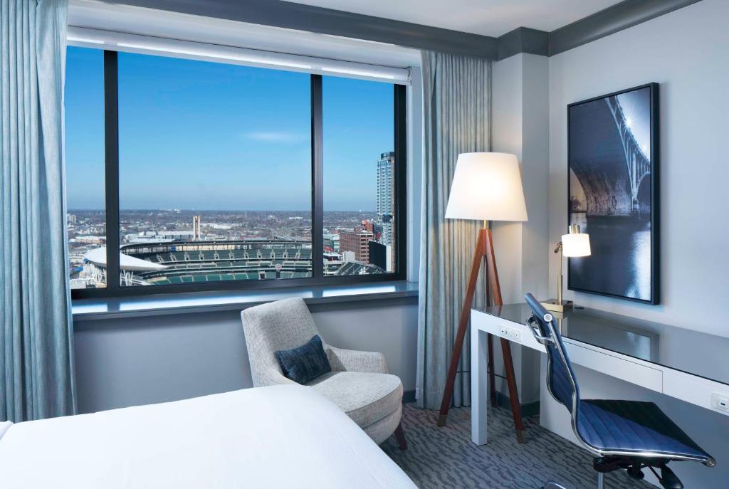 The Lofton Hotel Minneapolis, Tapestry Collection by Hilton ...