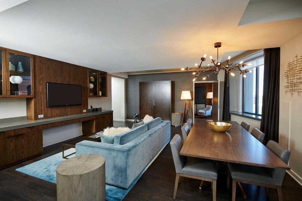 The Lofton Hotel Minneapolis, Tapestry Collection by Hilton ...