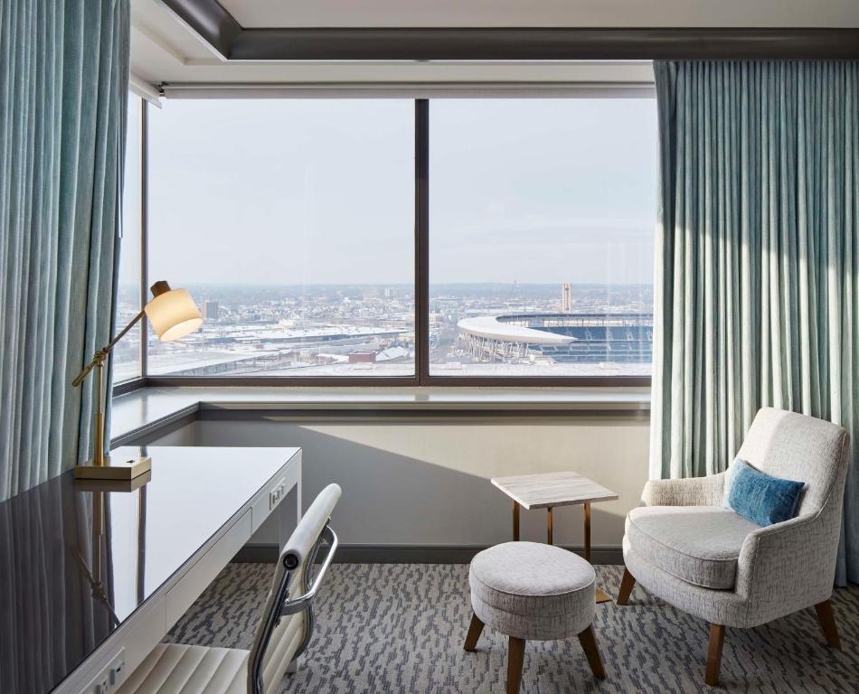 The Lofton Hotel Minneapolis, Tapestry Collection by Hilton ...