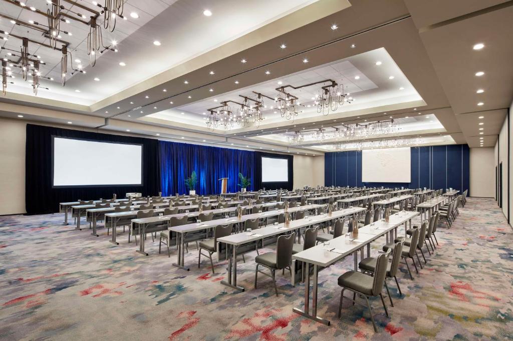 The Lofton Hotel Minneapolis, Tapestry Collection by Hilton ...