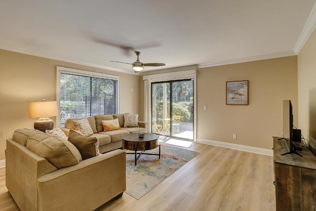 Luxury 3 BR First Floor Flat 2 Kings 2 Doubles 2T Bikes & Beach Gear ...