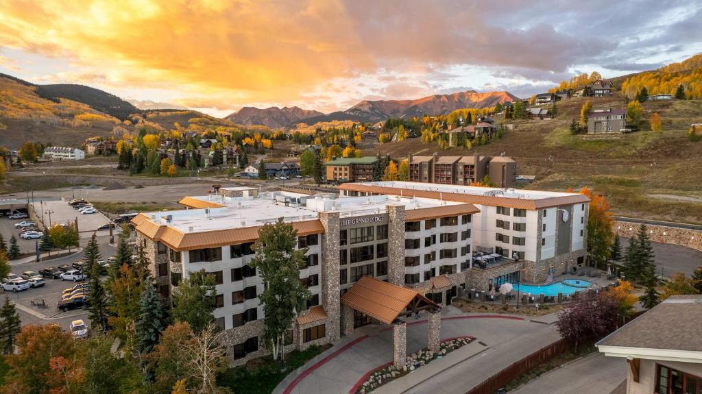 Studio 518 at Perfect Location with Pool and Hot Tub, Crested Butte ...