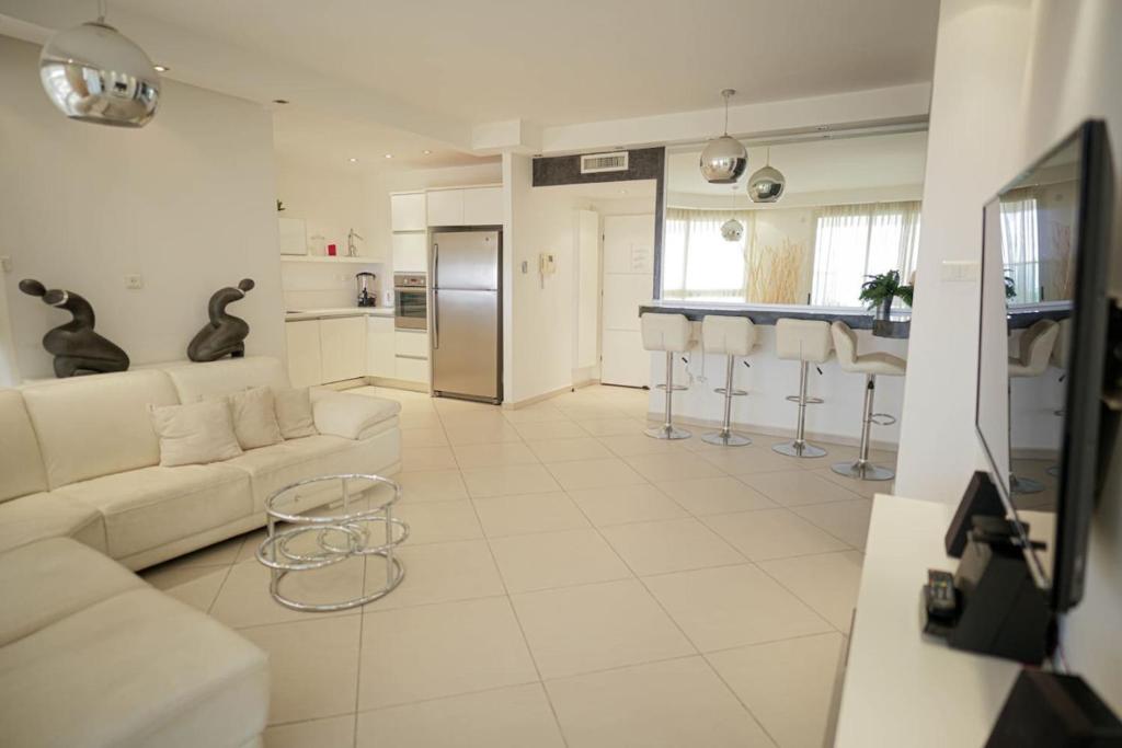 Red Sea View Apartment with Mamad by Sea N' Rent, Eilat (updated prices ...