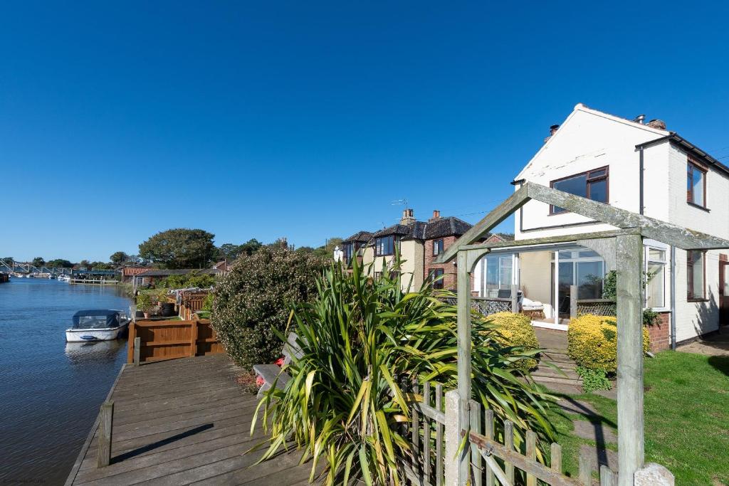 The Cottage - Holiday home in Reedham on the Southern Norfolk Broads ...
