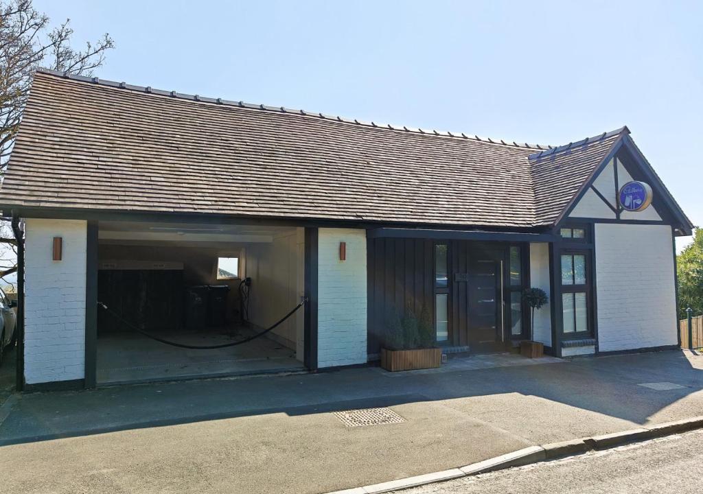 Chocolate Box, Malvern Wells (updated prices 2025)