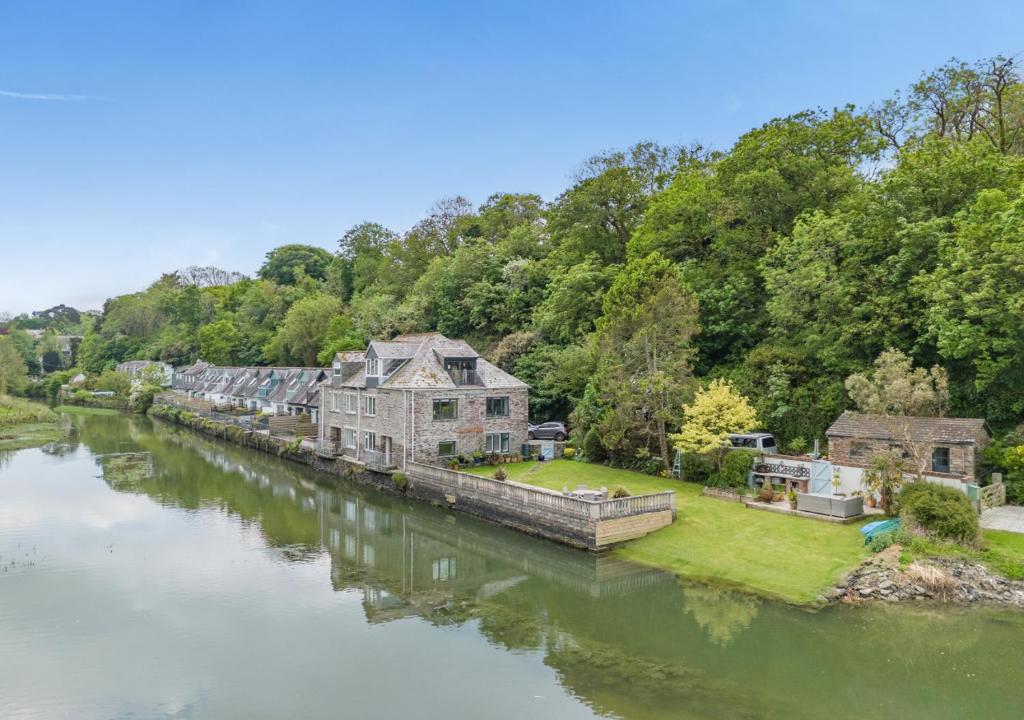 Upper Deck - Little Petherick, Little Petherick (updated prices 2026)