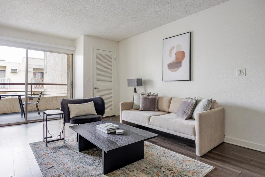 洛杉磯的Blueground Hollywood pool AC nr Walk of Fame LAX-1355（2026 年最新房價）