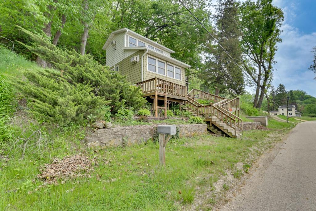 Walk to Wyalusing Beach Cabin with River View!, McGregor (updated ...