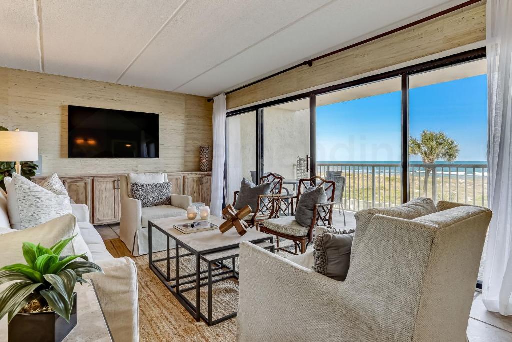 Renovated & Beautiful! Enjoy the amazing views from this oceanfront condo with Fishing Pier! 220 ...