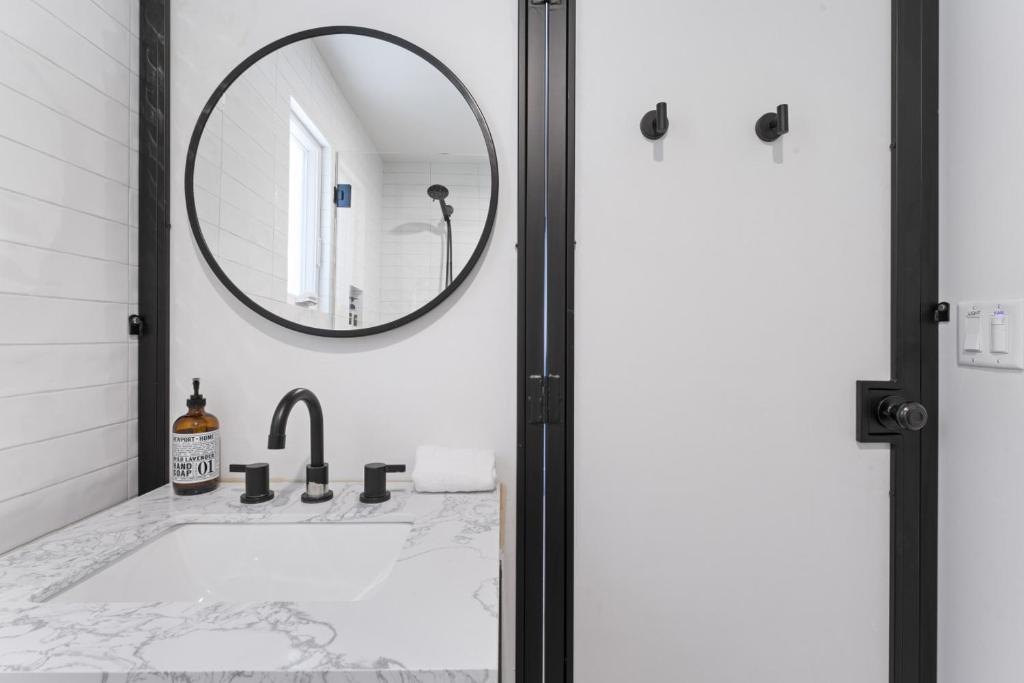 Luxe Balboa House 5 Bedroom 5 Ensuite Bath Peninsula Ferry Close ...