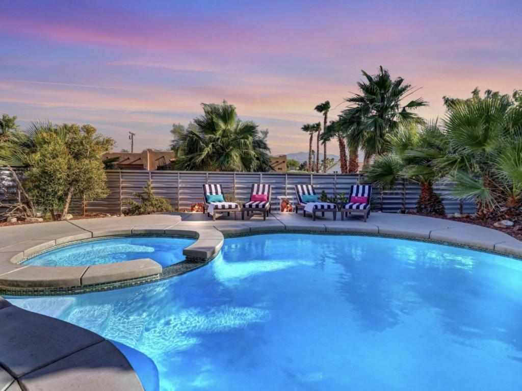 Dive into Desert Wonderland Pool, Spa, Fire Pit, Palm Springs (tarifs ...