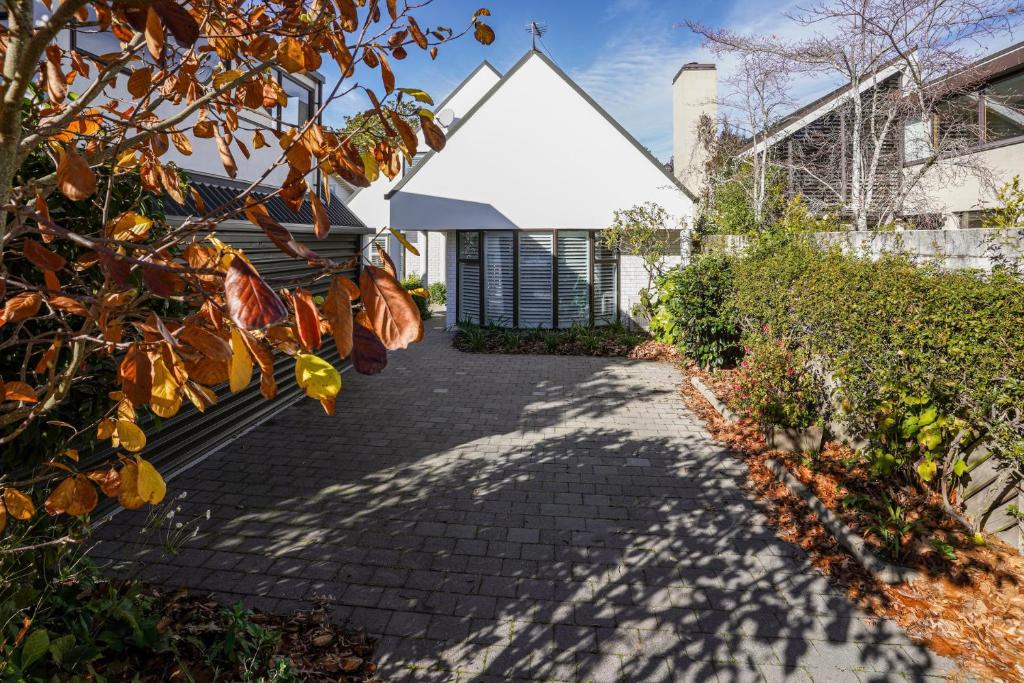 Stylish Fendalton Townhouse - Prime Location, Christchurch (updated ...