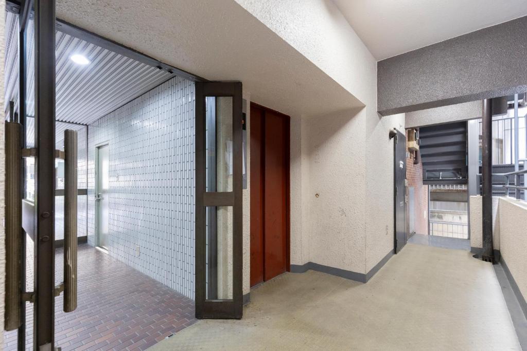 Newly Open, 5-minute walk to Shinjuku City Center, Isetan, max 7 people ...