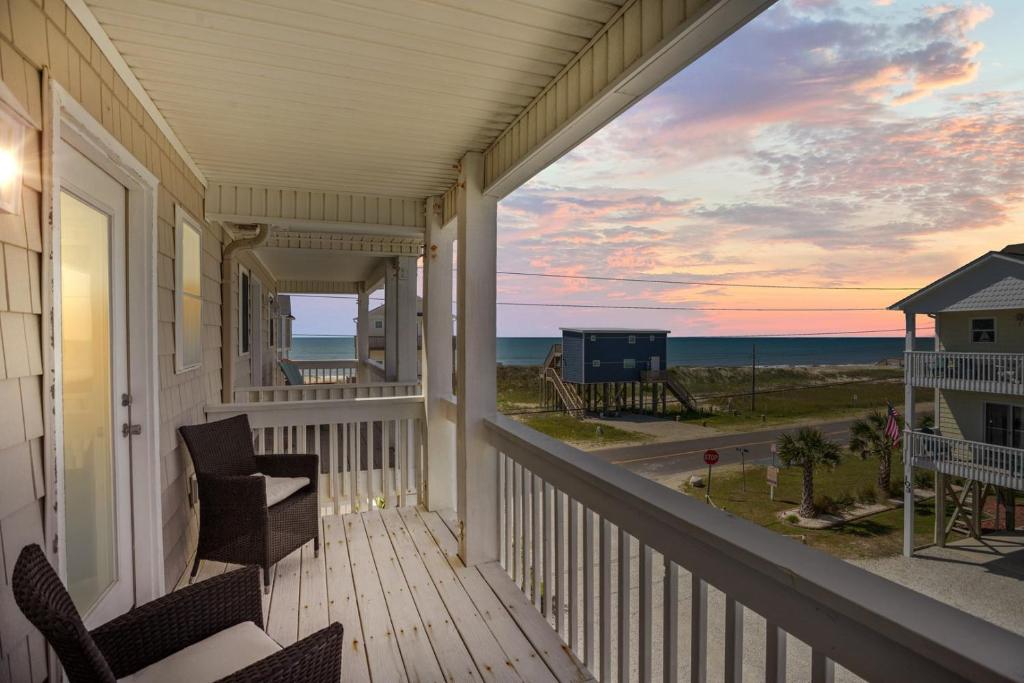 119 Volusia Drive, North Topsail Beach (preços atualizados para 2025)