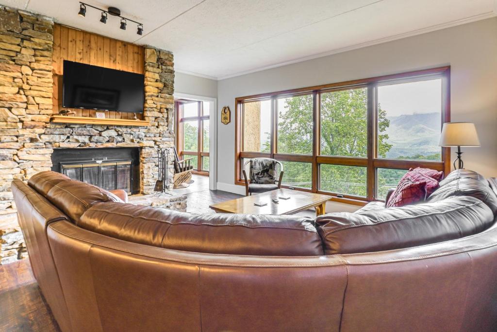 Hike, Swim and Explore Mtn-View Condo in Gatlinburg, Gatlinburg ...