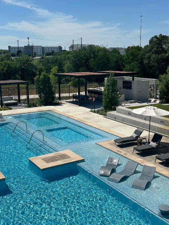 Goldy | Big Group Stay, Game Room, Coworking, Pool, Austin (updated ...