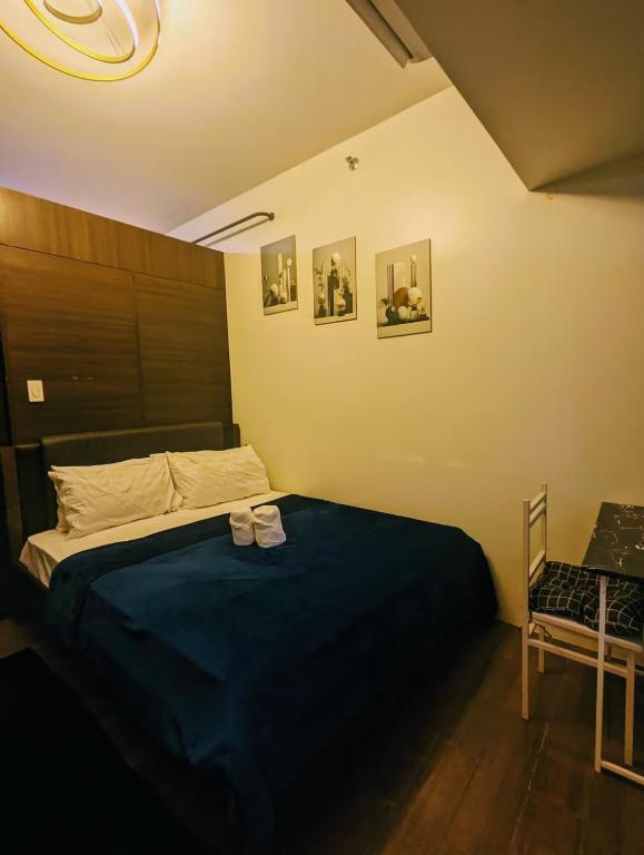 Bold in black, Manila (updated prices 2025)