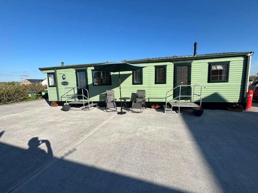 Seaside Chalet, Quilty (updated prices 2025)