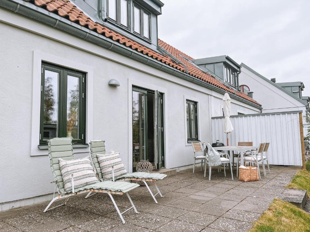 Boende med pool och tennisbana i familjevänligt område, Torekov ...