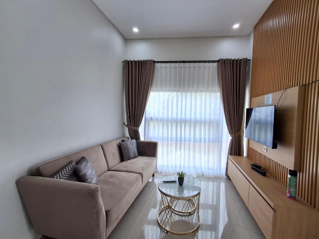 Villa dg private pool dan play ground - family, Malang (updated prices ...