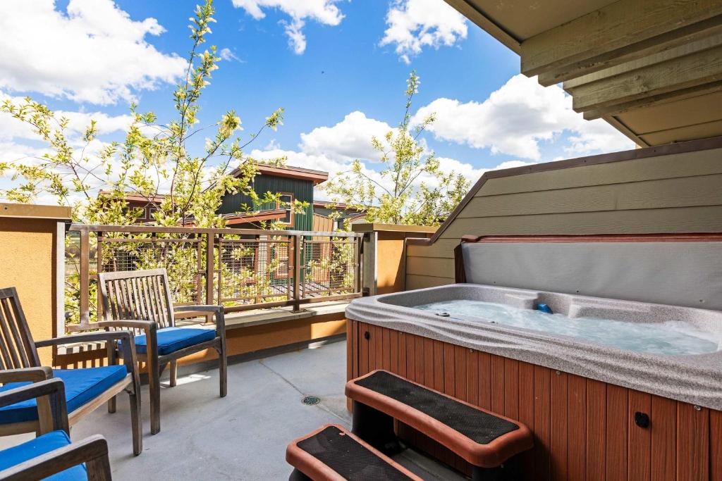 The Nook at Newpark-Mountain days Hot tub nights, Park City (updated ...