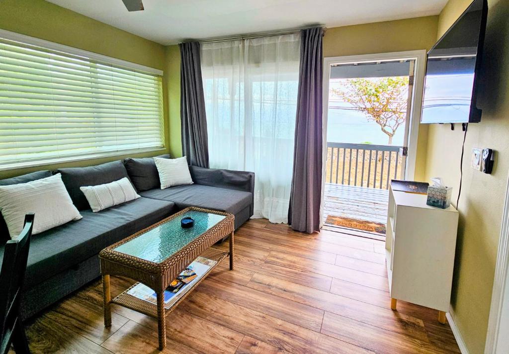 Gorgeous Beachfront Home Unit B - 30 Day Minimum, Hauula (aktualisierte ...