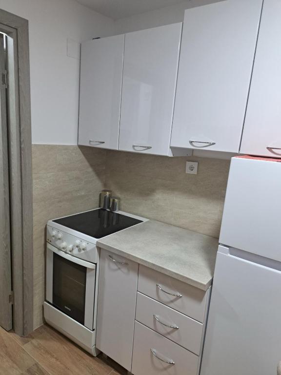 Nina Stan na dan, Kravlja (updated prices 2025)