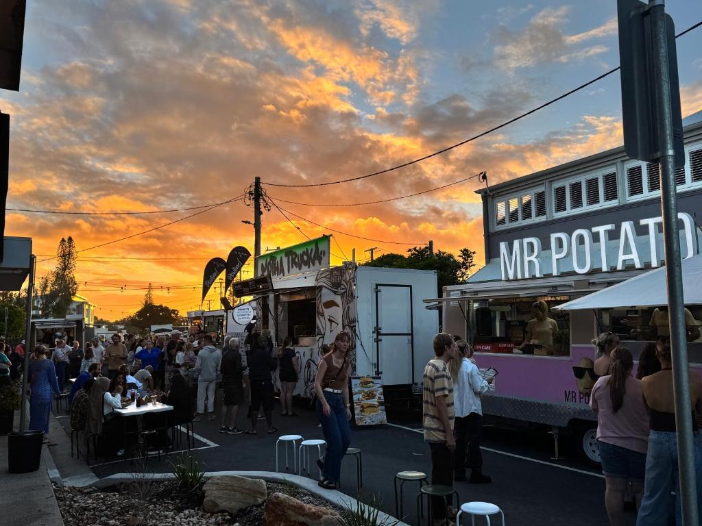 50m to Beach! Beachfront- Steps to Cafe-Surf Club, Marcoola (preços ...