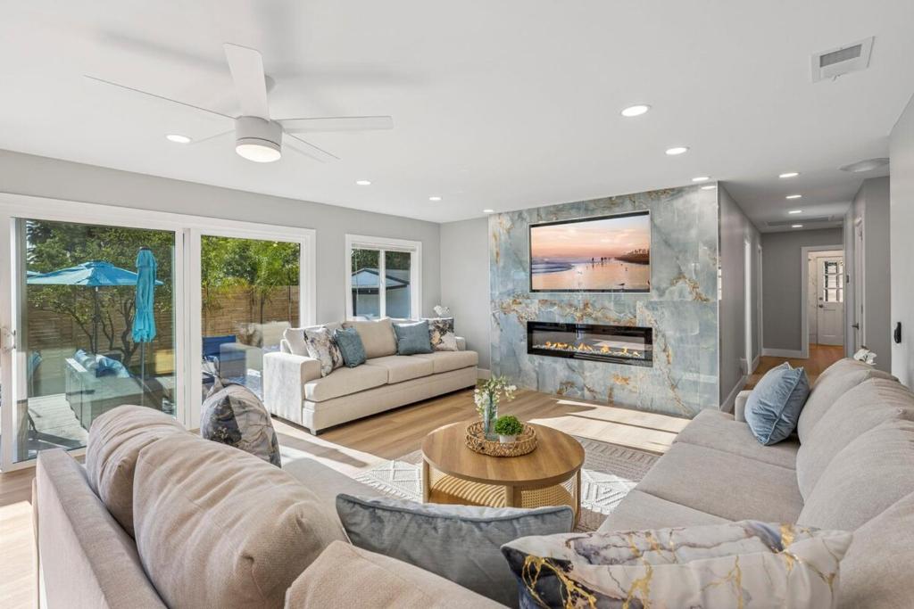 NEW 8 BR Magical Lush Estate with Saltwater Pool, Spa, 2 Waterfalls ...