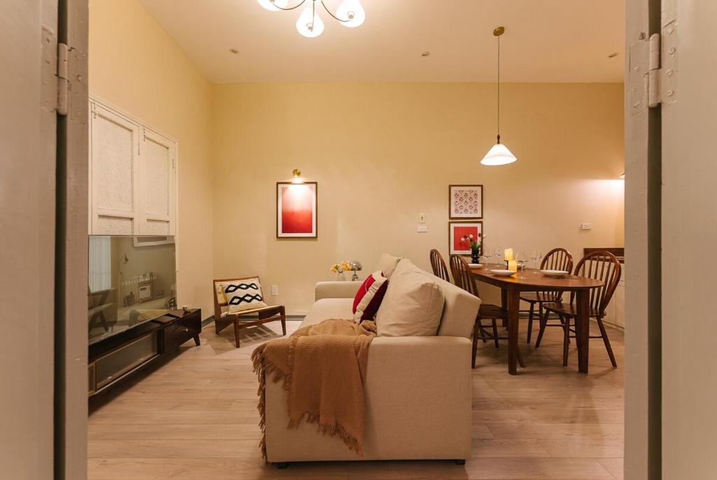Super Spacious House in the heart of Old Quater، Kon Rung (1) (أسعار ...