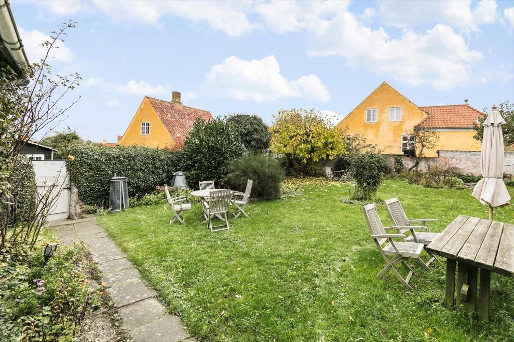 Ferielejlighed med adgang til idyllisk have, Svaneke (precios ...