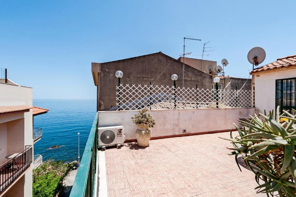 Terrazza da sogno sul mare, Acitrezza (preços atualizados para 2026)