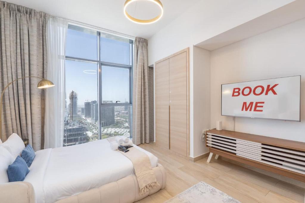 Stunning Studio in Regina Tower with FIVE Hotel View, Dubai (updated ...