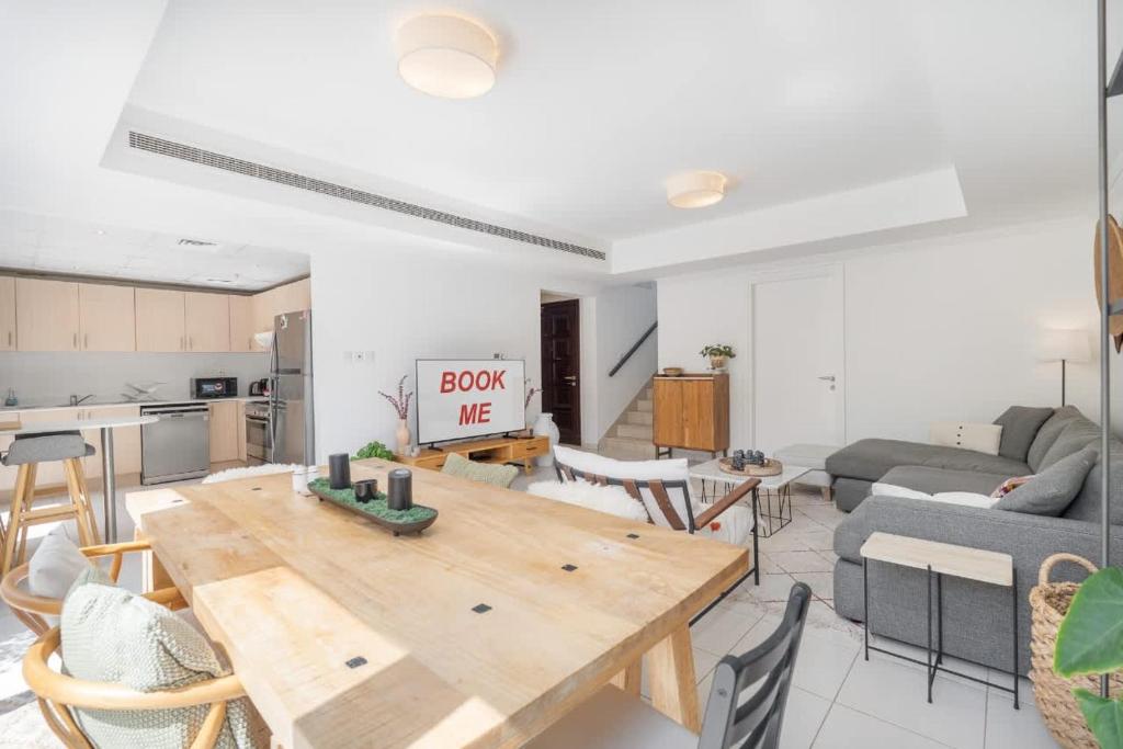 Emirates Living's Fascinating Villa for Everyone, Dubai (updated prices ...