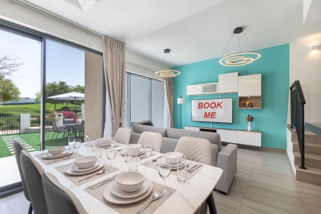 Cozy Stylish 3-Bedroom Villa at DAMAC Hills with Golf Course View ...