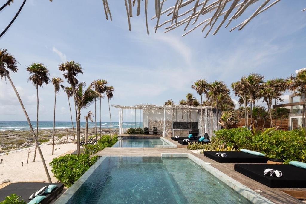 Luxury Oceanfront Estate with Pool, Staff, Sleeps 24, Tulum (preços ...
