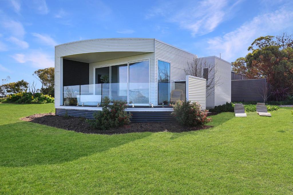 The Nest Luxury Stay Couples Accommodation w Private bath tub on the ...