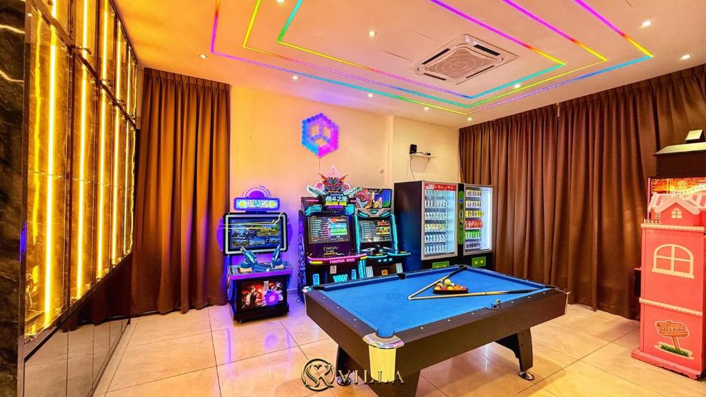 SK Villa With 35Pax JACUZZI Swimming Pool Karaoke BBQ PooL Table ...