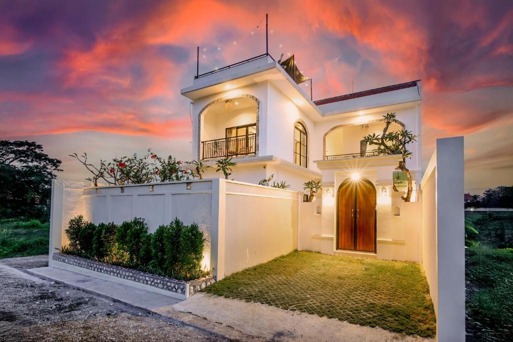 Brand New Canggu 3BR Villa-Rooftop, Gym, Projector, Canggu (precios ...