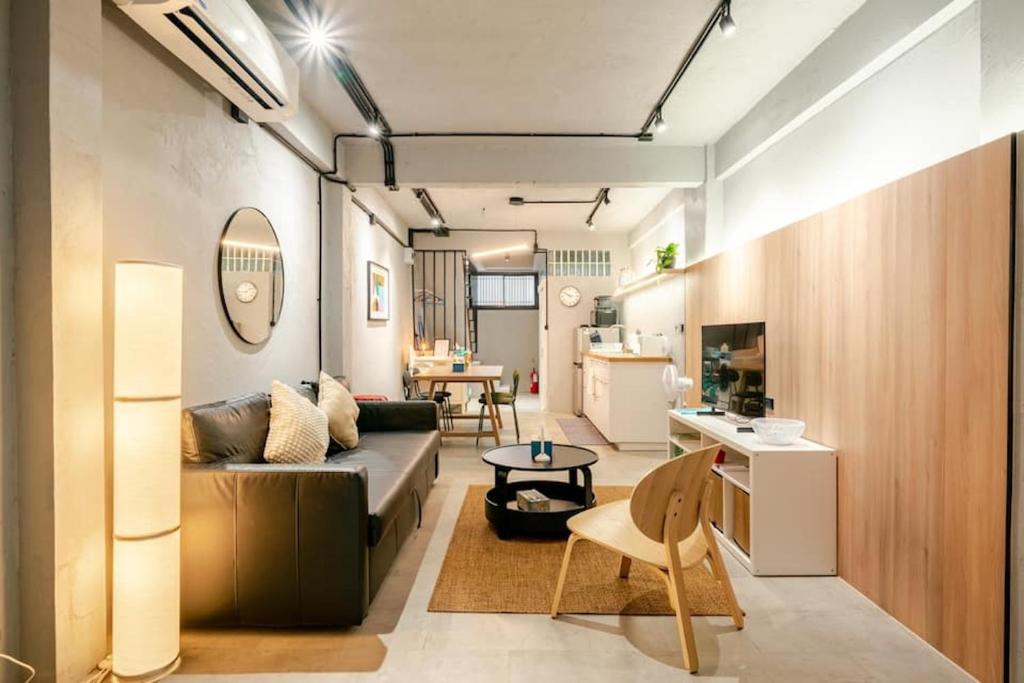 Rare Bangkok Townhouse Perfect for Groups, 8 mins to Train, Bangkok ...