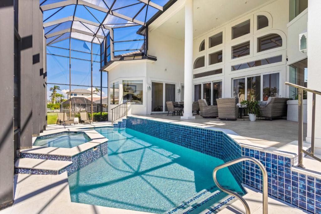 Sunshine on the Water, Naples (updated prices 2025)