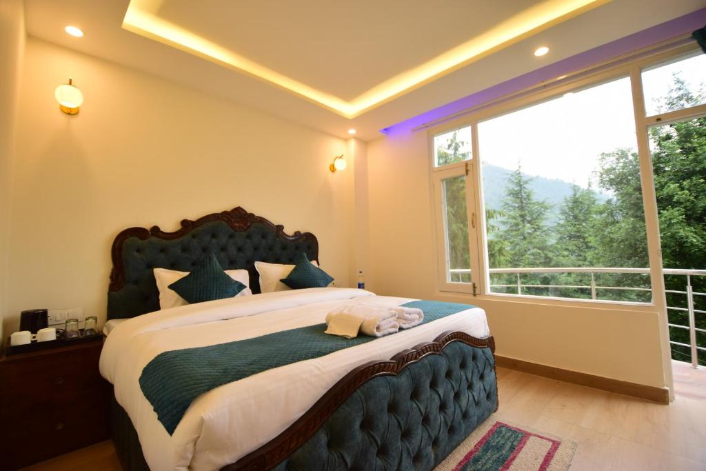 Hotel Snow World, Manali - Luxury Classic Room Near Wild Life Sanctuary ...