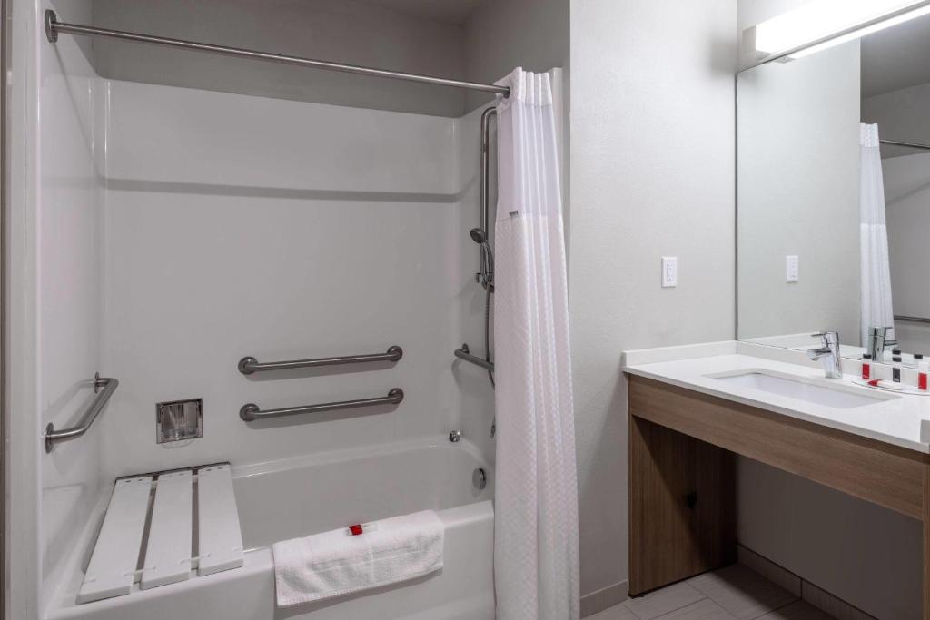 Microtel Inn & Suites by Wyndham Georgetown Lake, Georgetown (updated ...